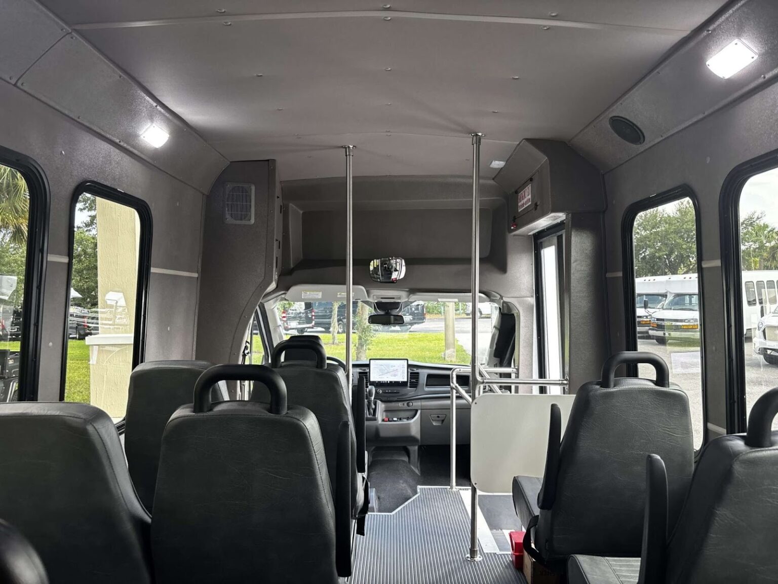 5 Signs It’s Time to Replace Your Commercial Bus | DeVivo Bus Sales