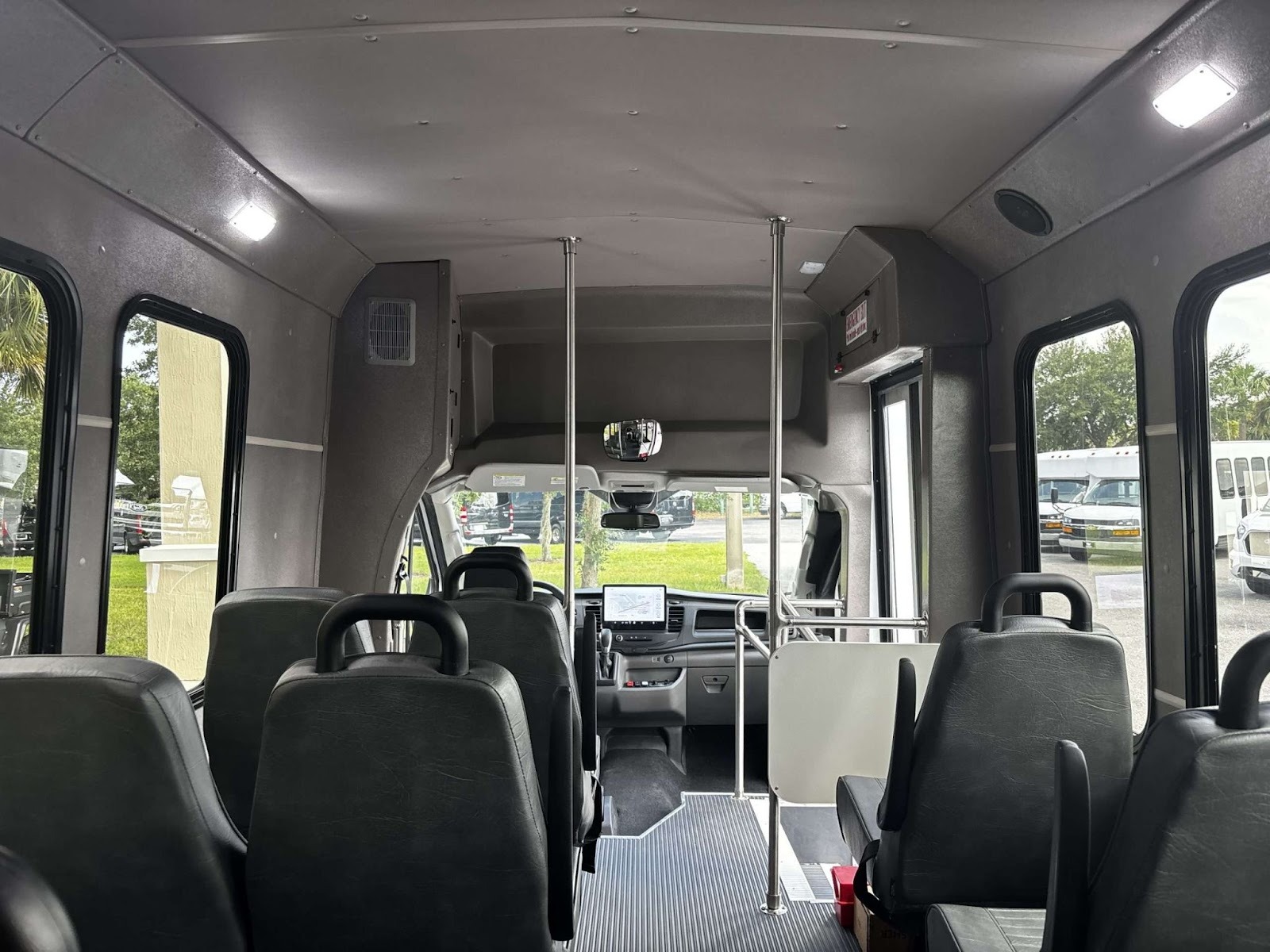 5 Signs It’s Time to Replace Your Commercial Bus | DeVivo Bus Sales